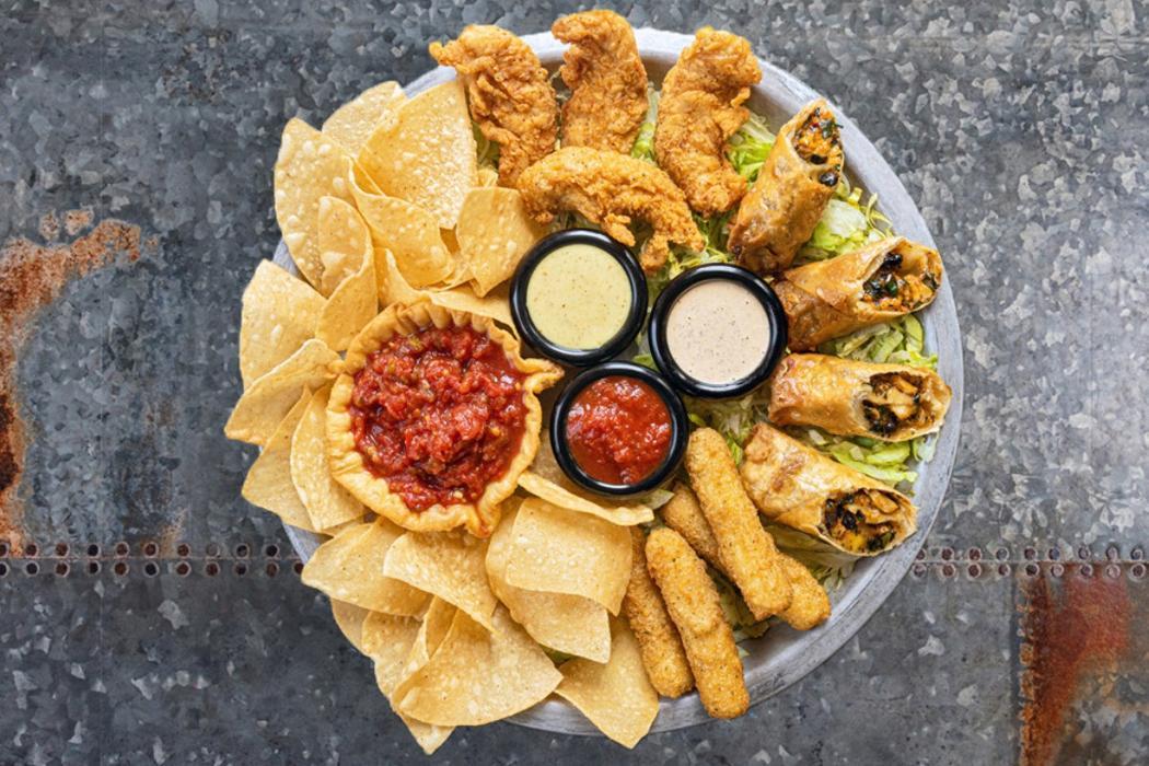 Buffalo's Cafe: wings, burgers, sandwiches, bar in Hiram, GA